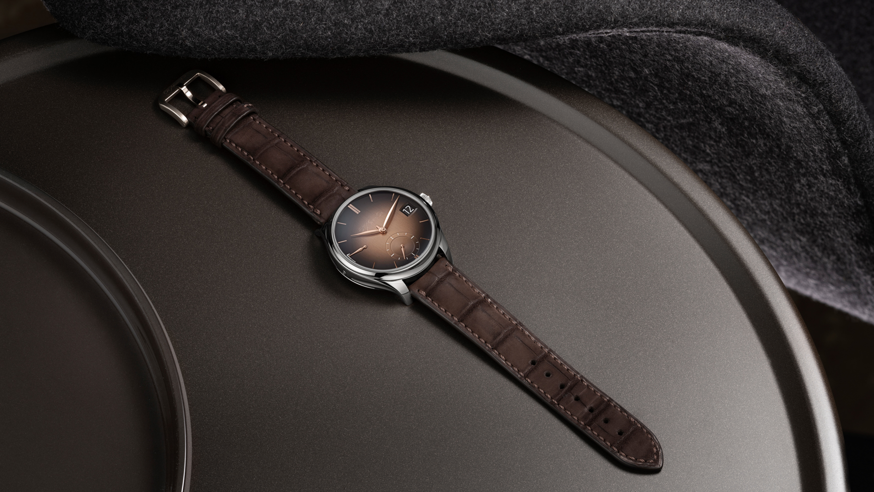 H. Moser & Cie. Endeavour Perpetual Calendar Smoked Salmon | INTRODUCING
