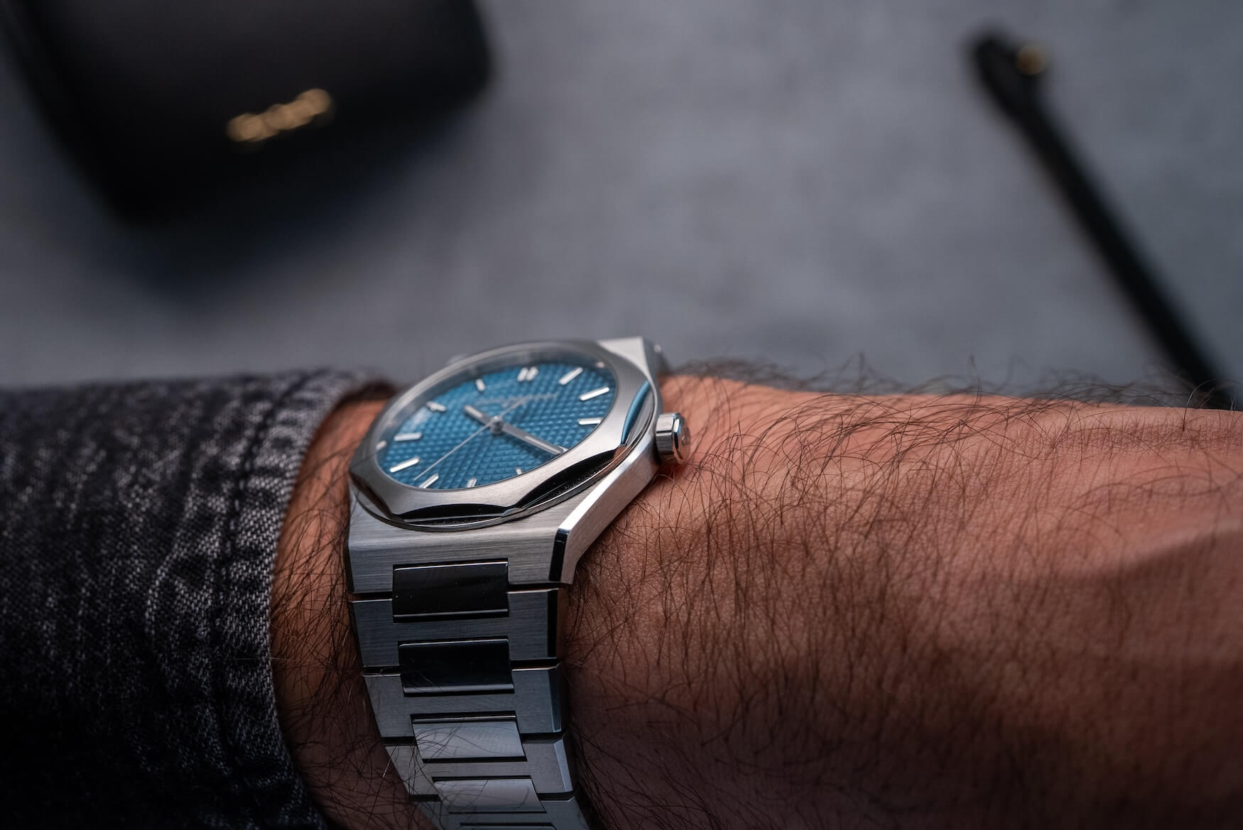 Girard-Perregaux Laureato FIFTY Steel | HANDS ON